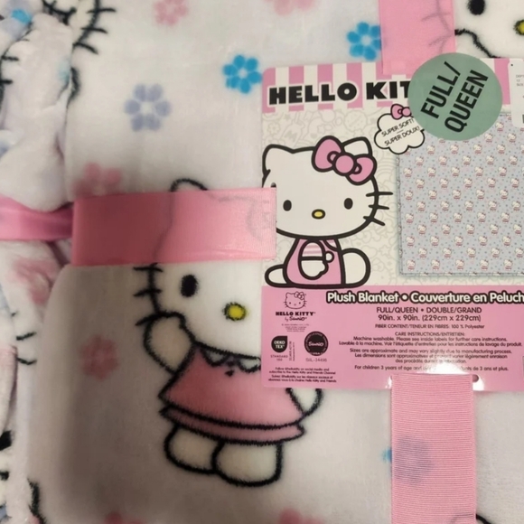 Hello Kitty | Bedding | Hello Kitty Spring Plush Throw Blanket ...